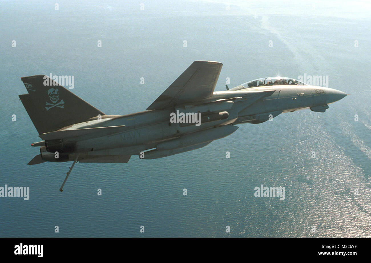 001016-N-1955P-005 ABOARD USS GEORGE WASHINGTON (Oct.16, 2000) -- An F-14B "Tomcat" from the ...