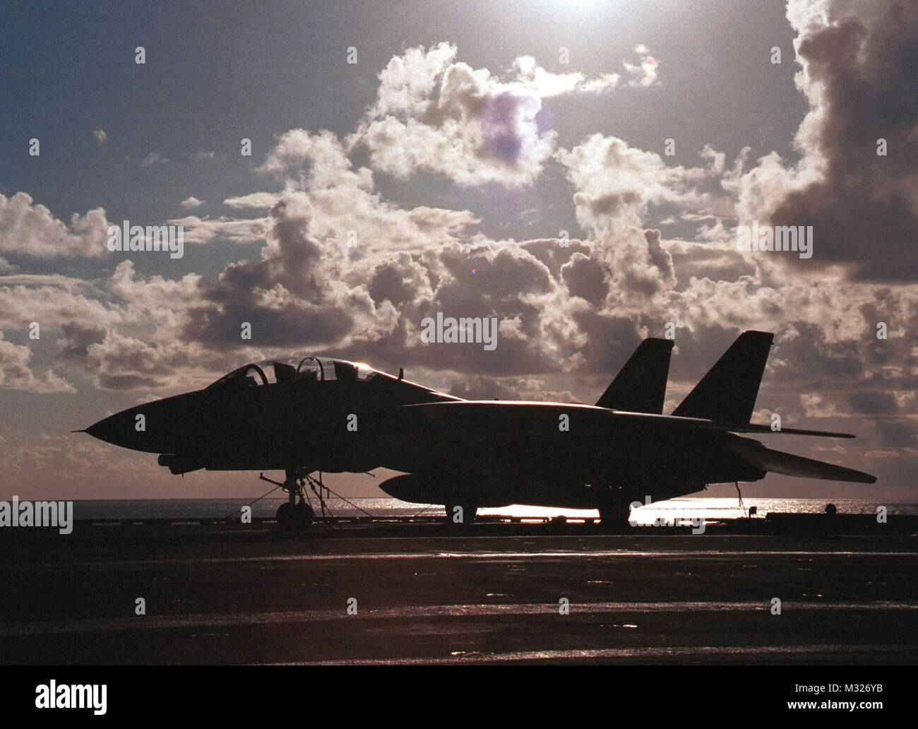 001013-N-8745S-005 ABOARD USS GEORGE WASHINGTON (Oct.13, 2000) -- An F-14B "Tomcat" from the ...