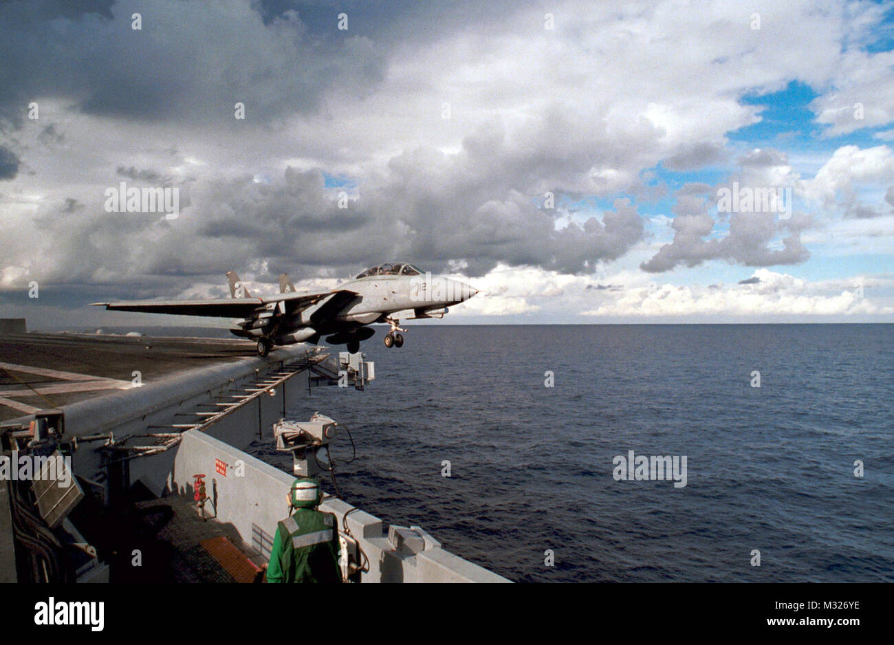 001013-N-8745S-003 ABOARD USS GEORGE WASHINGTON (Oct.13, 2000) -- An F-14B "Tomcat" from the ...