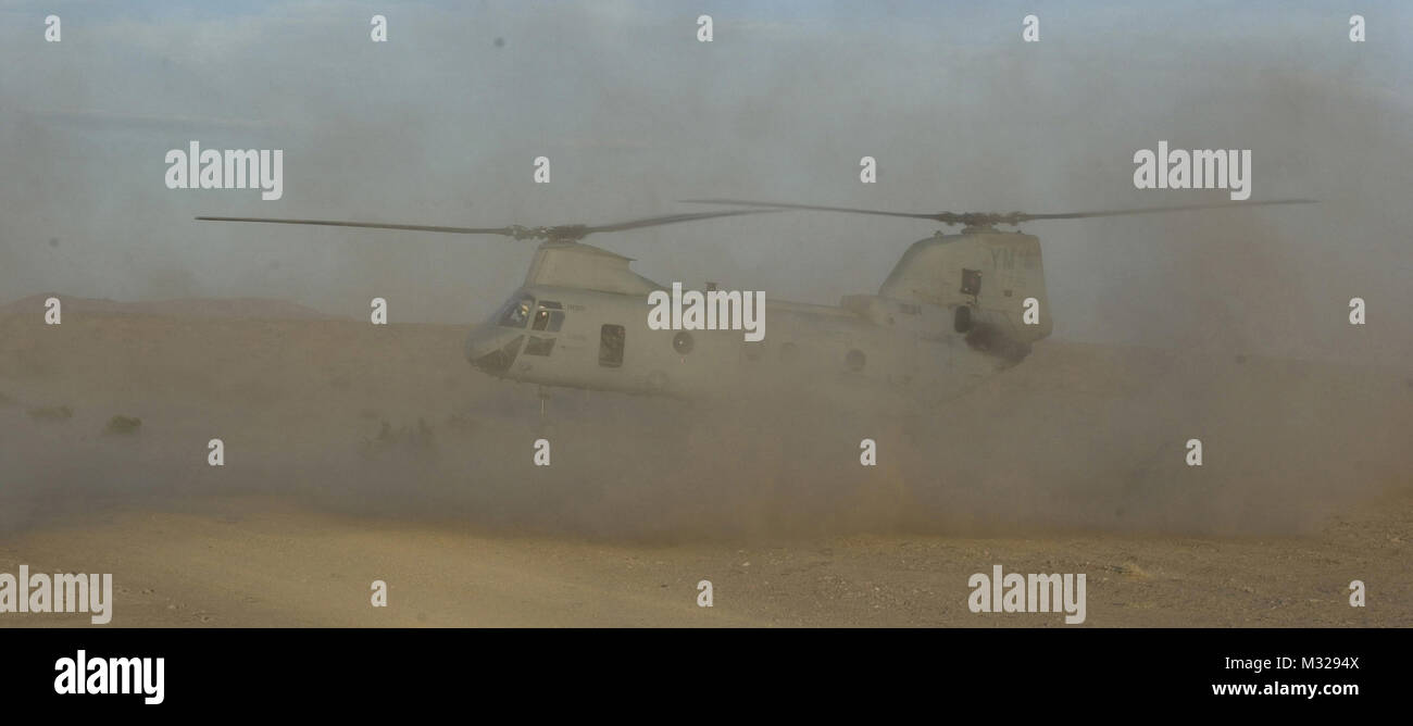 Ch 46e sea knight helo hi-res stock photography and images - Alamy