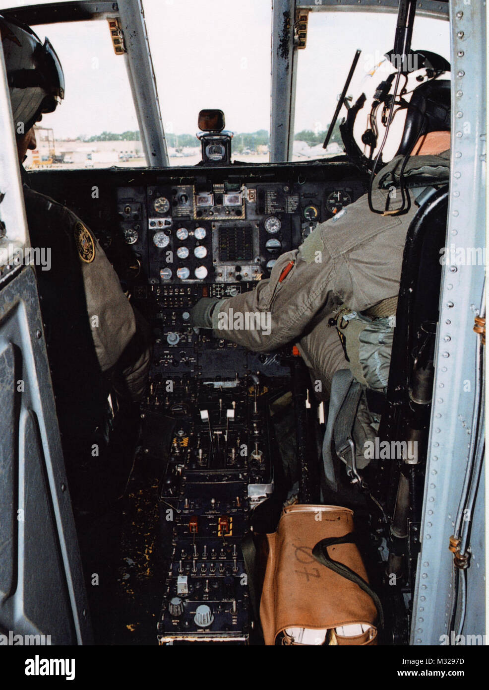 h-46 cockpit sea knight M thomas 03 by navalsafetycenter Stock Photo ...