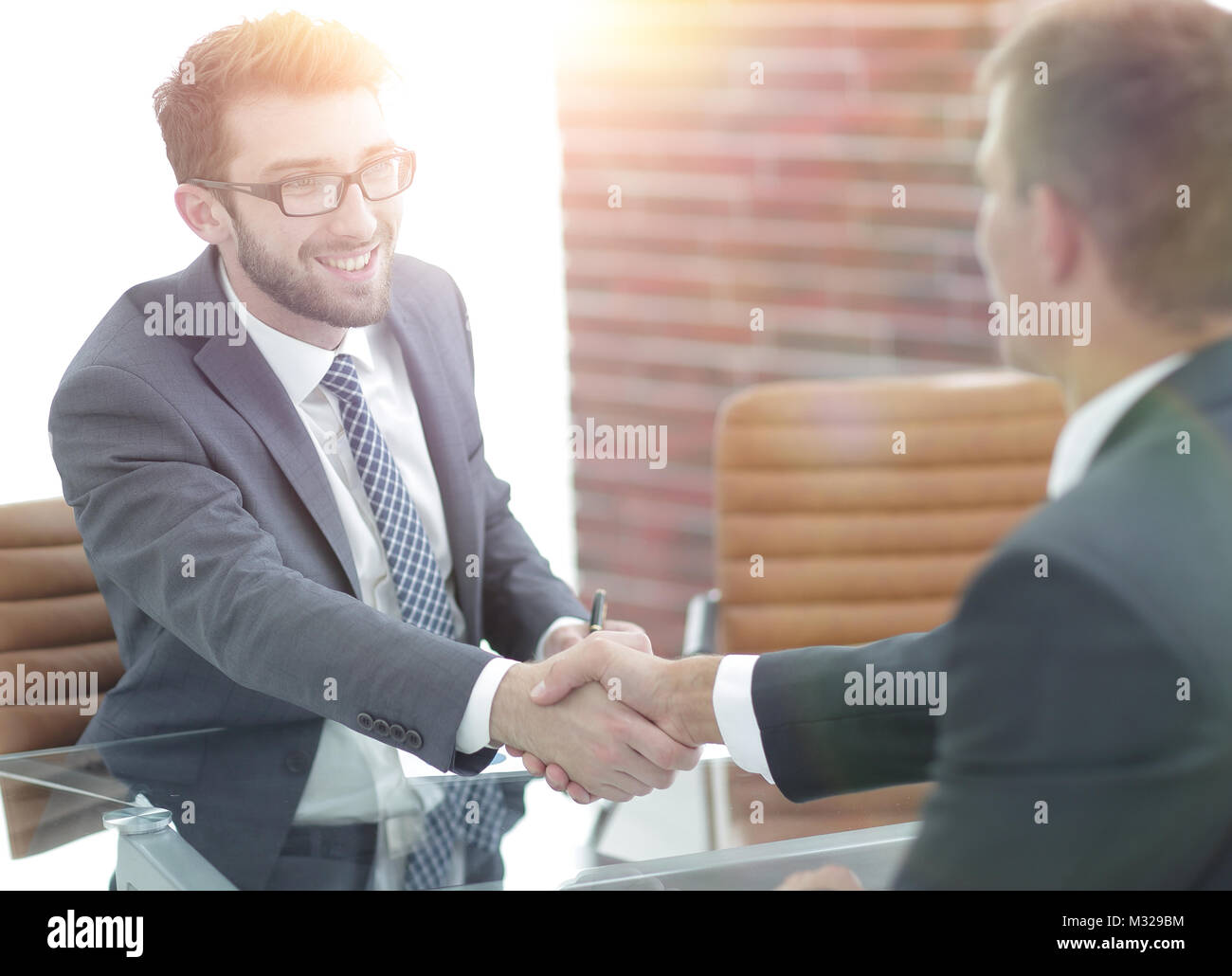 welcome and handshake business partners Stock Photo - Alamy