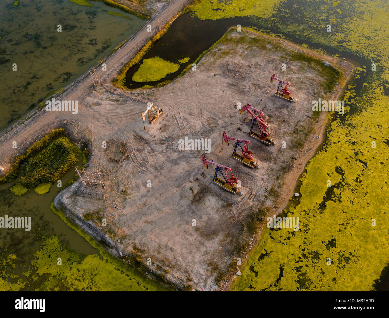 China oil rig heilongjiang High Resolution Stock Photography and Images ...