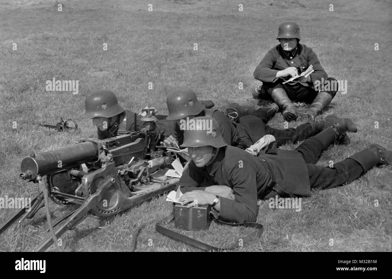 A German army unit training on a machine gun, ca. 1937 Stock Photo - Alamy