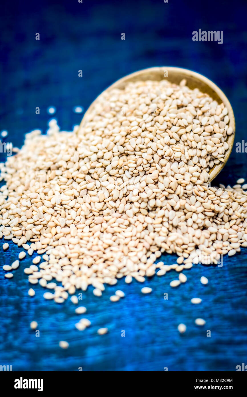 Close up of sesame seeds,Sesamum indicum in traditional basket Stock ...