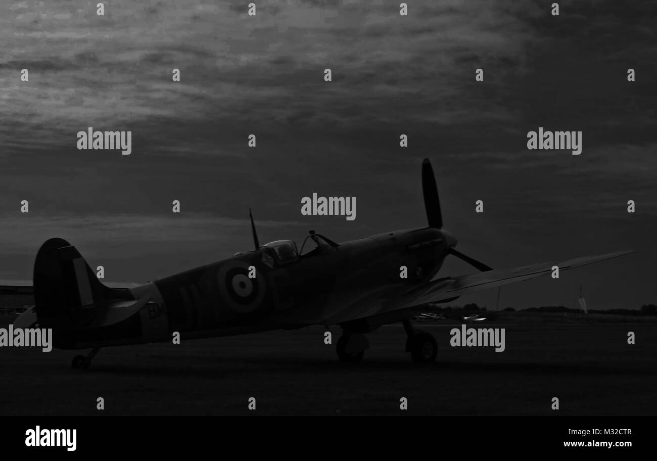 Spitfire raf avion hi-res stock photography and images - Alamy