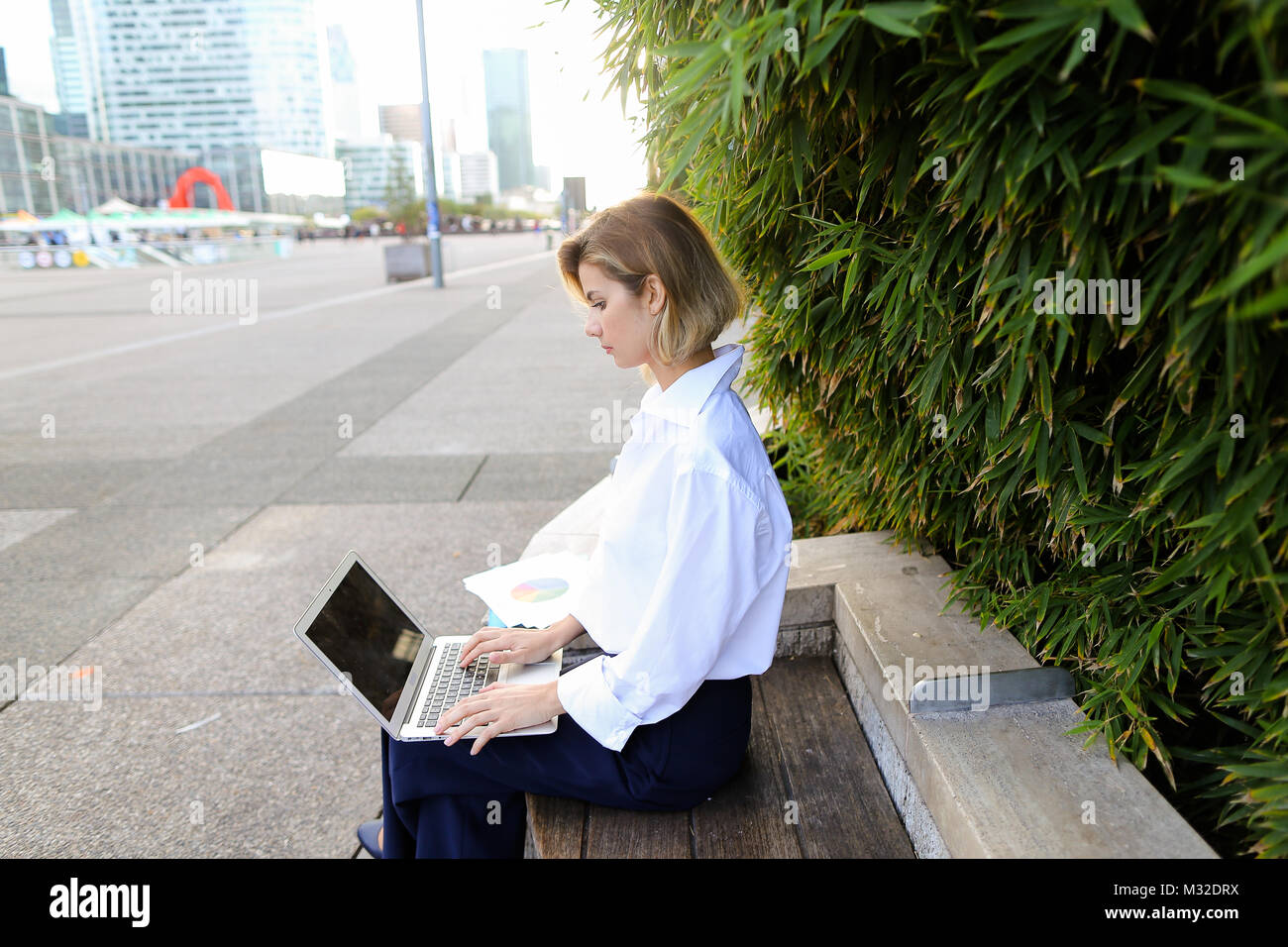 Statistician working outside laptop color hi-res stock photography and ...