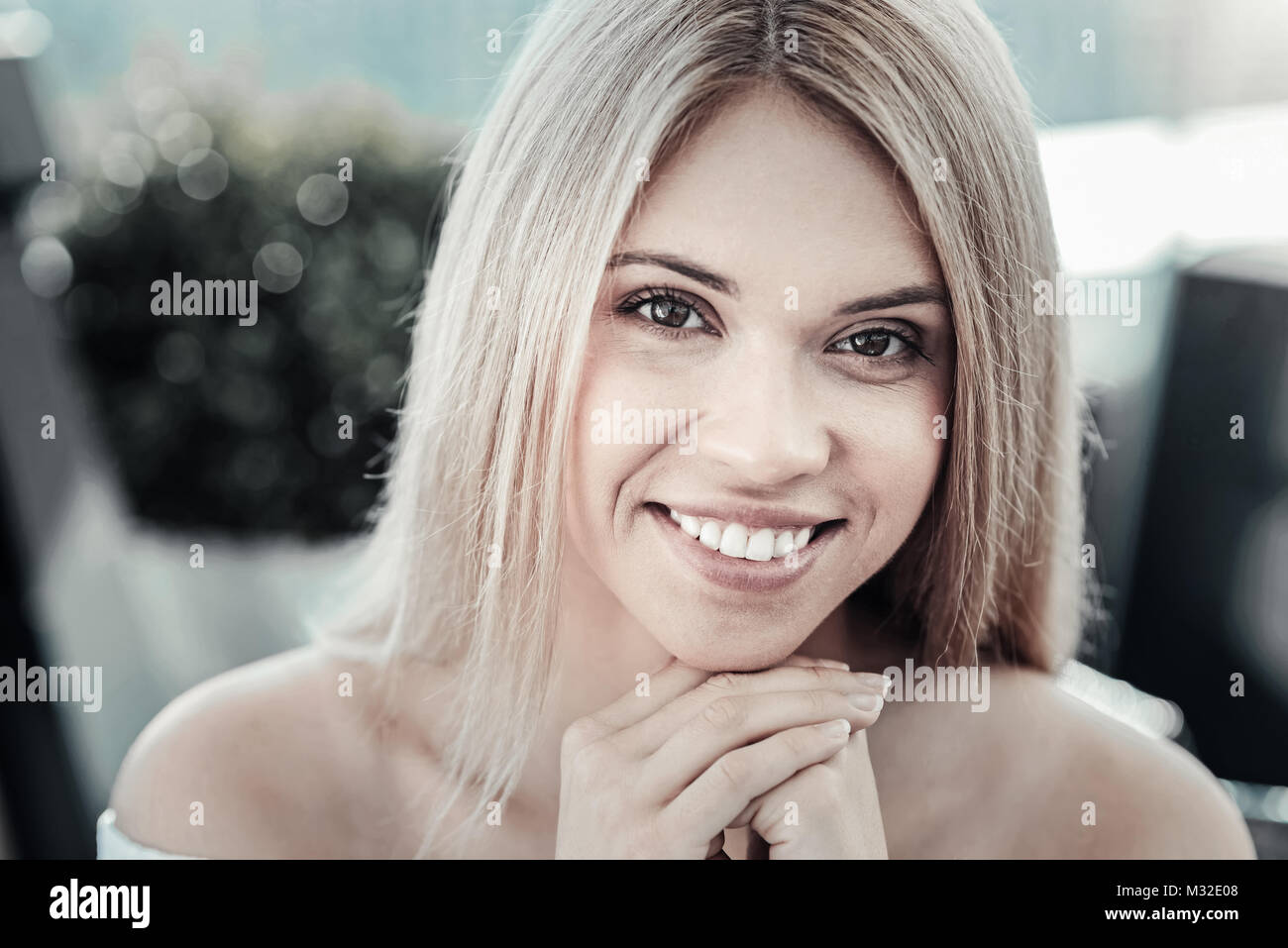 Portrait of a beautiful happy woman Stock Photo - Alamy