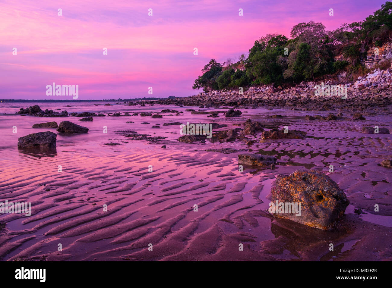Mindil Beach Sunset High Resolution Stock Photography and Images - Alamy