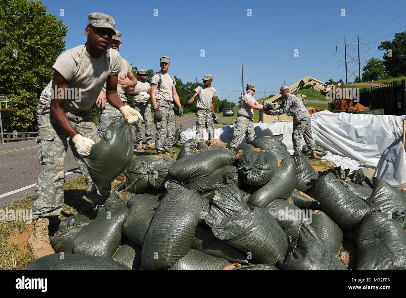 Louisiana National Guardsmen with the 527th Engineer Battalion place ...
