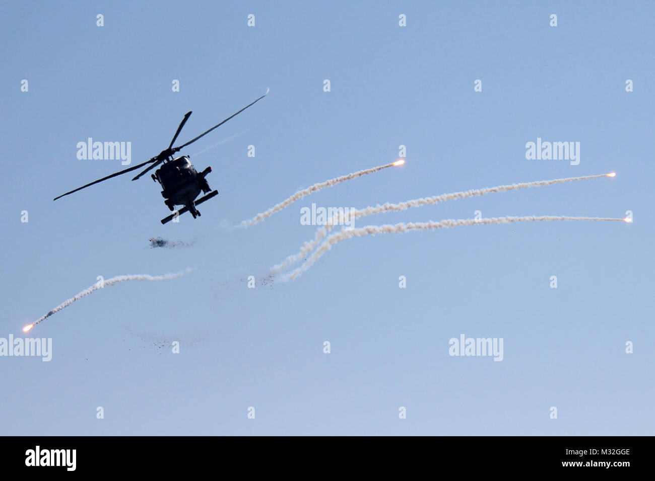 Chaff helicopter hi-res stock photography and images - Alamy