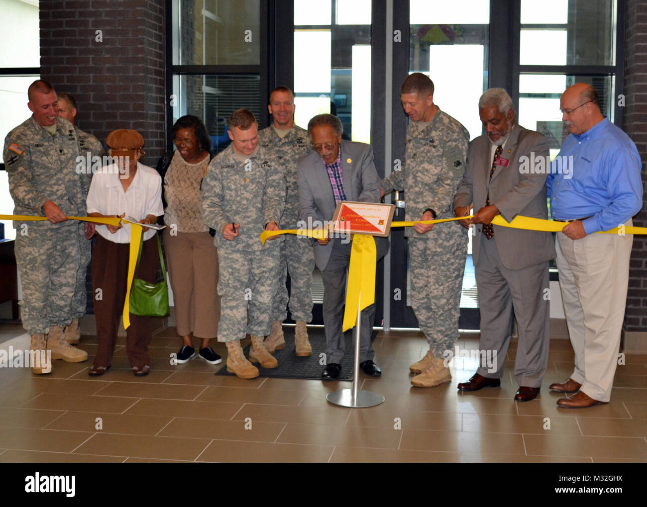 Ribbon Cutting by Georgia National Guard Stock Photo - Alamy