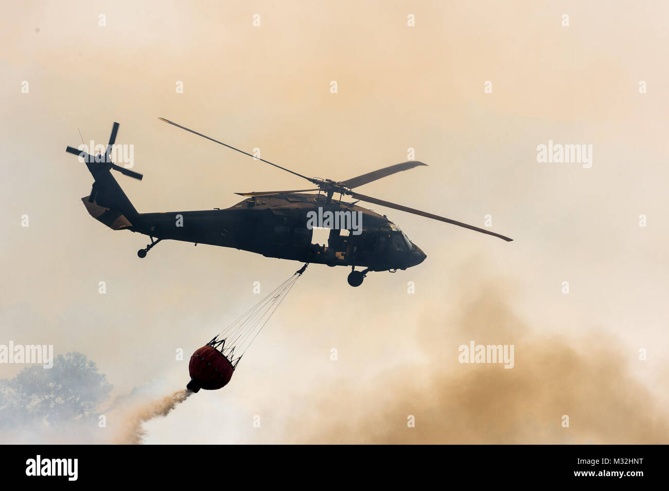 A Texas Army National Guard UH-60 Blackhawk out of the Austin Army ...