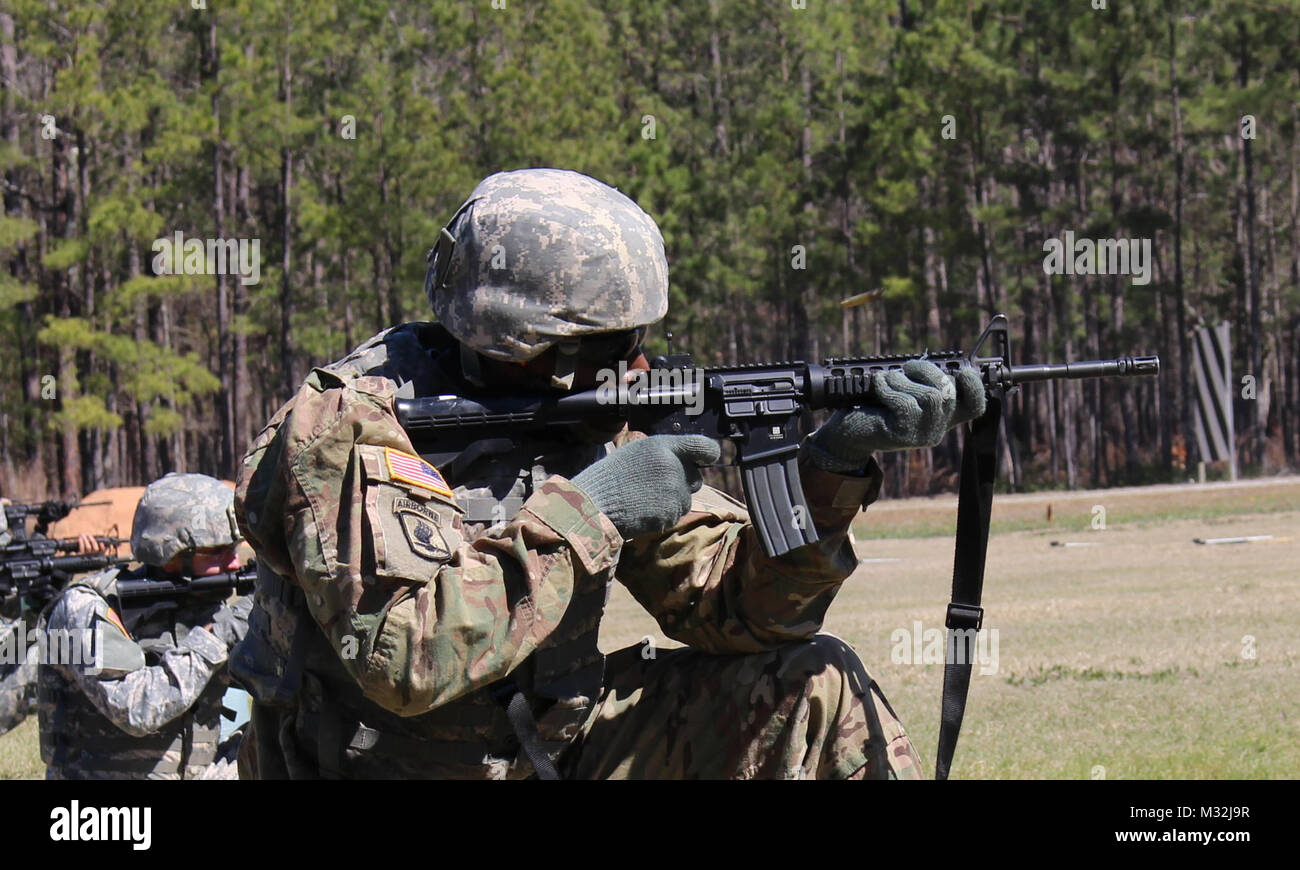 Weapons Qualifications by Georgia National Guard Stock Photo - Alamy