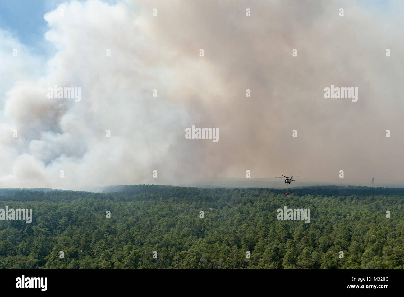 A Texas Army National Guard UH-60 Blackhawk out of the Austin Army ...