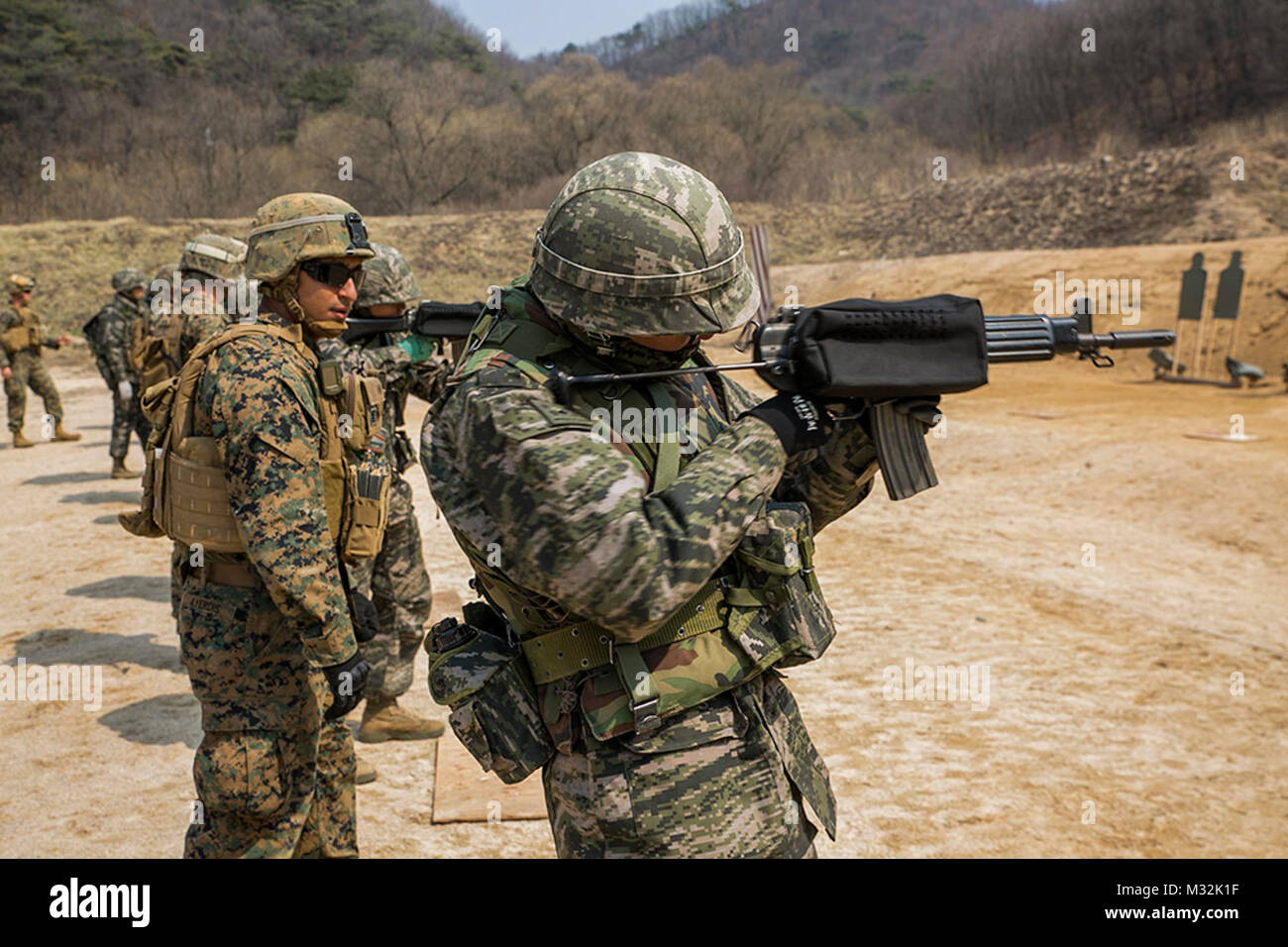 Republic of Korea Marines and U.S. Marines execute a combat ...
