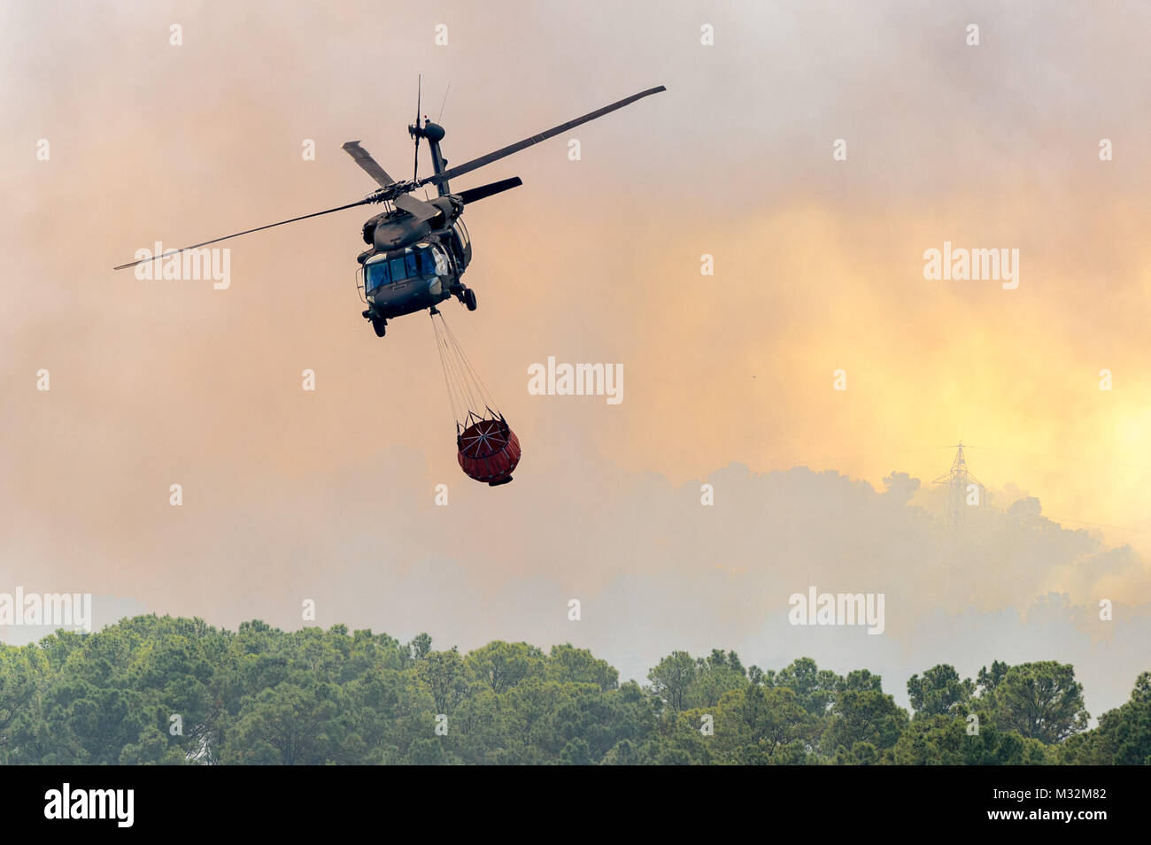 A Texas Army National Guard UH-60 Blackhawk out of the Austin Army ...