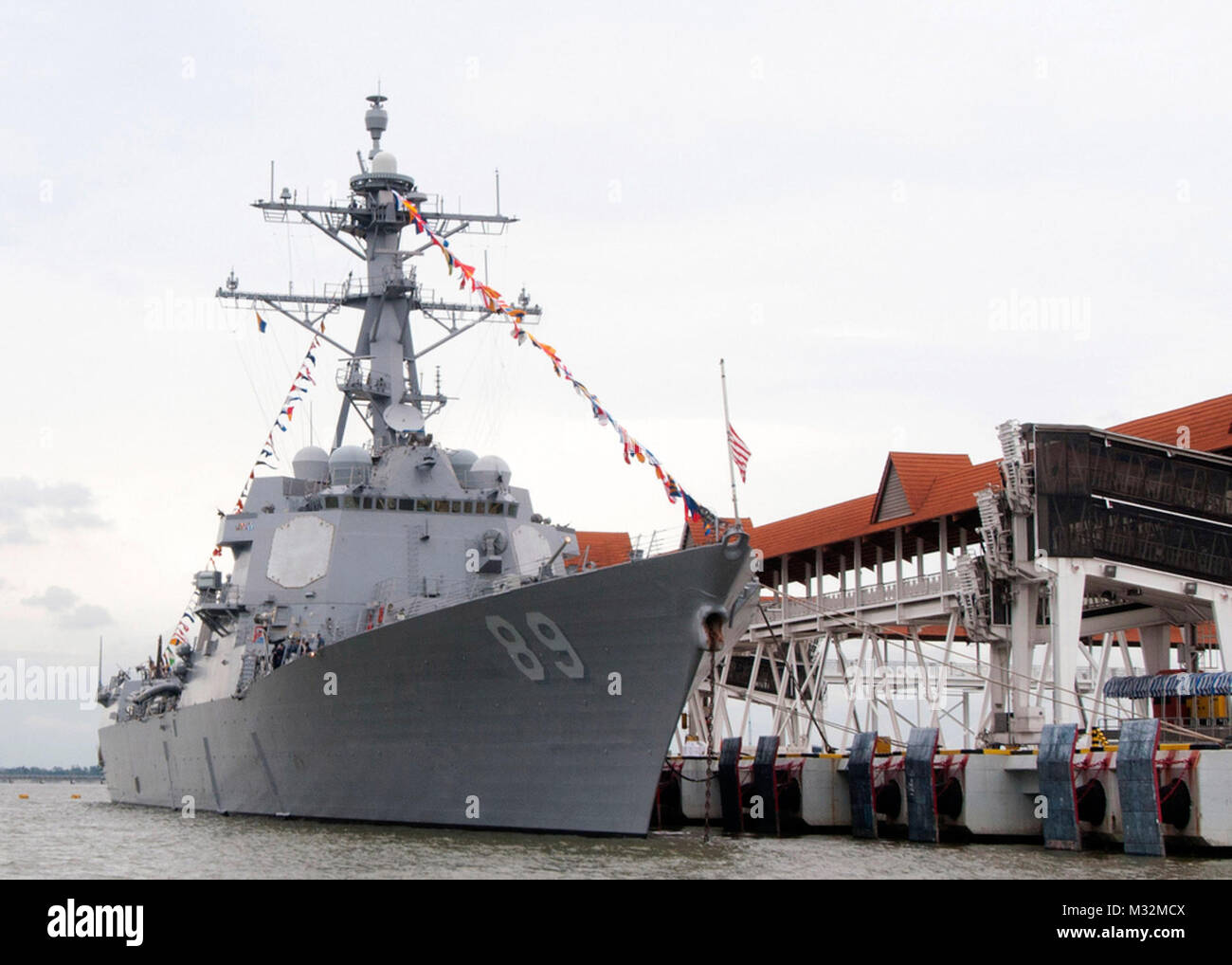 The guided-missile destroyer USS Mustin by #PACOM Stock Photo - Alamy