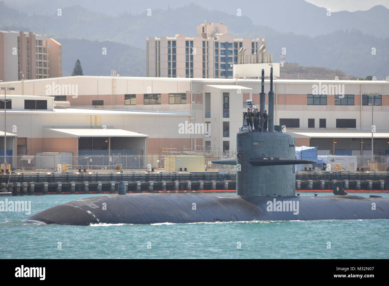 USS Buffalo (SSN 715) departure 27765949482 o Stock Photo - Alamy