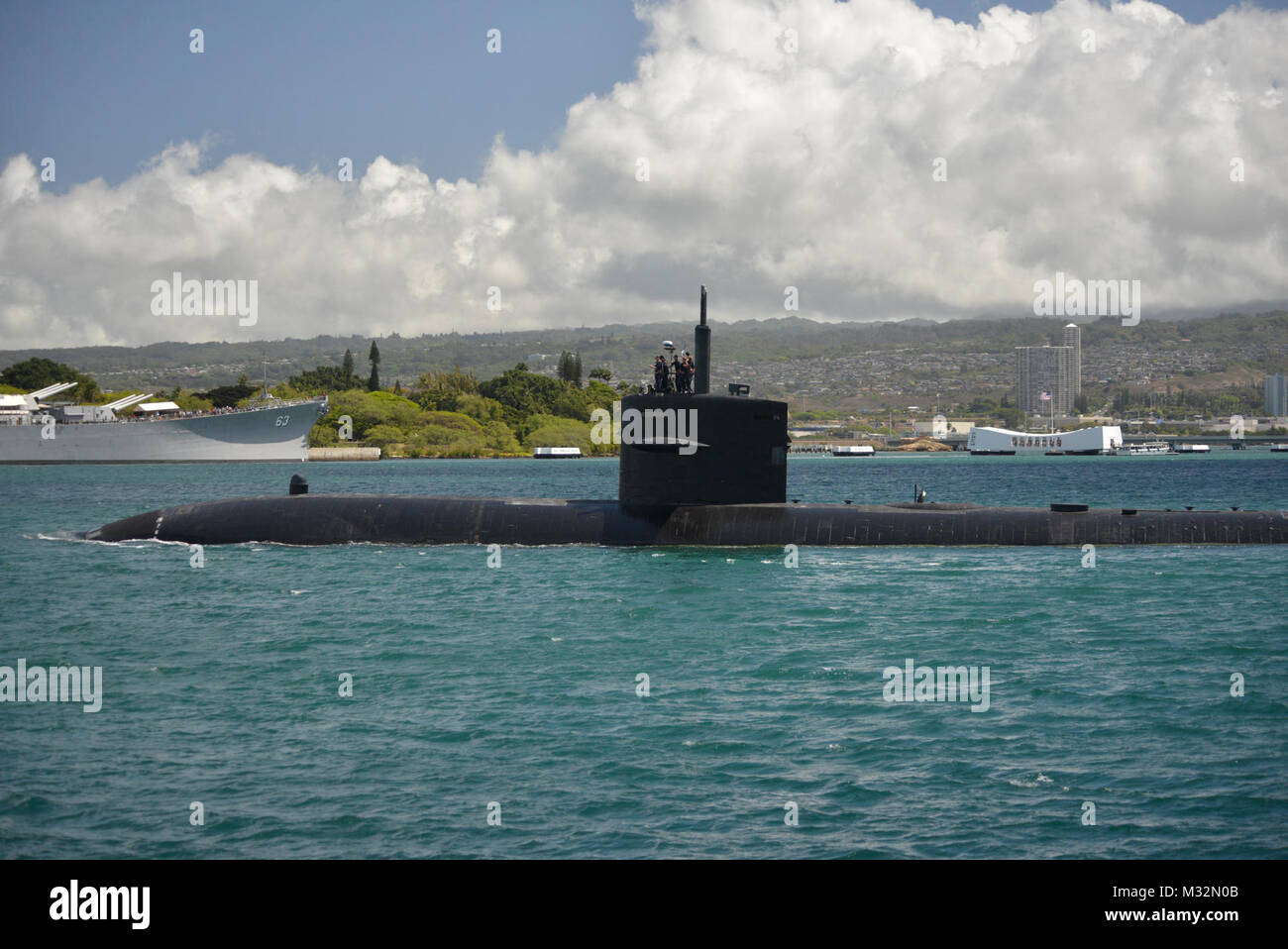 USS Buffalo (SSN 715) departure 27765957882 o Stock Photo - Alamy
