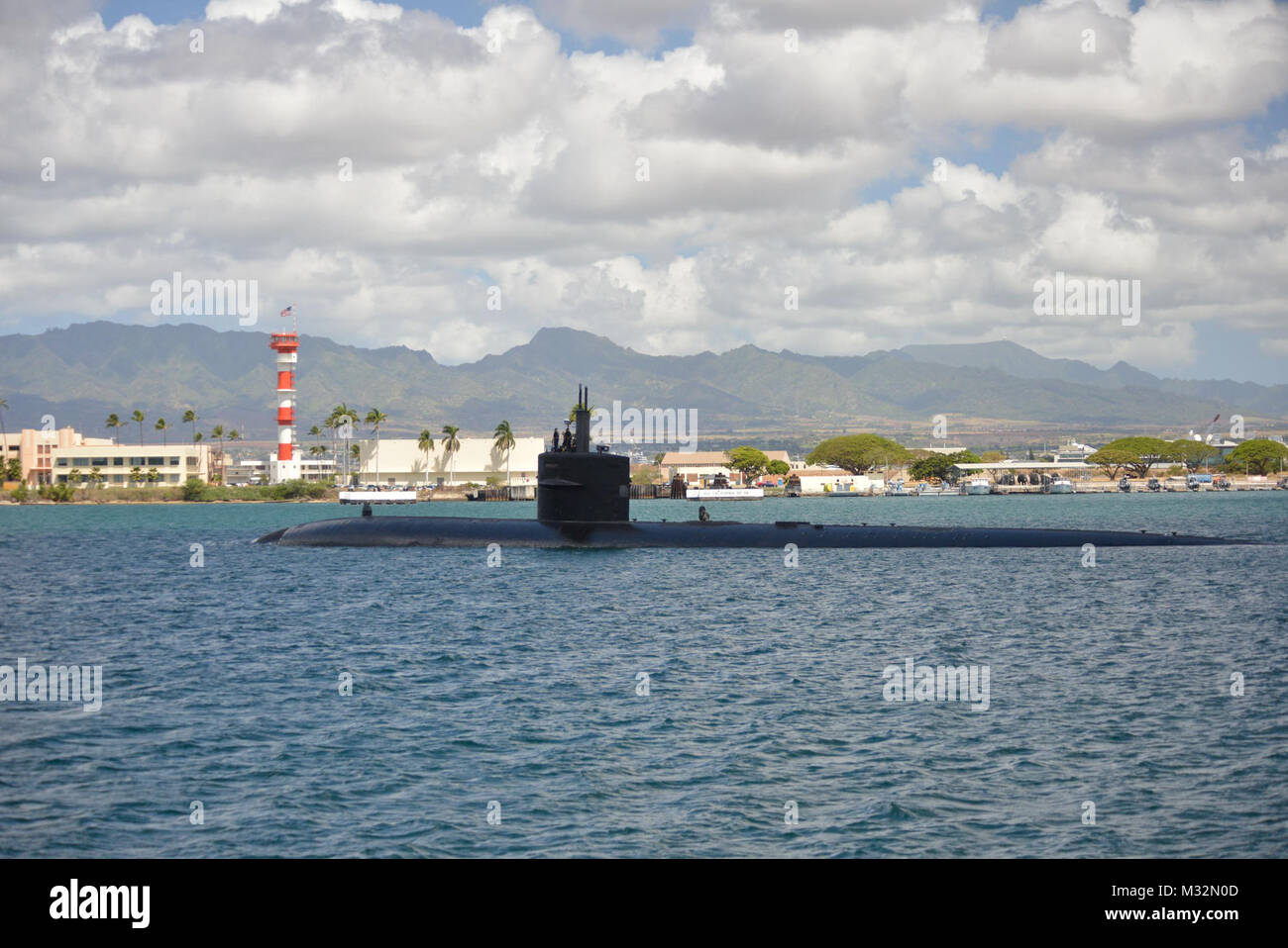 USS Buffalo (SSN 715) departure 27765960832 o Stock Photo - Alamy