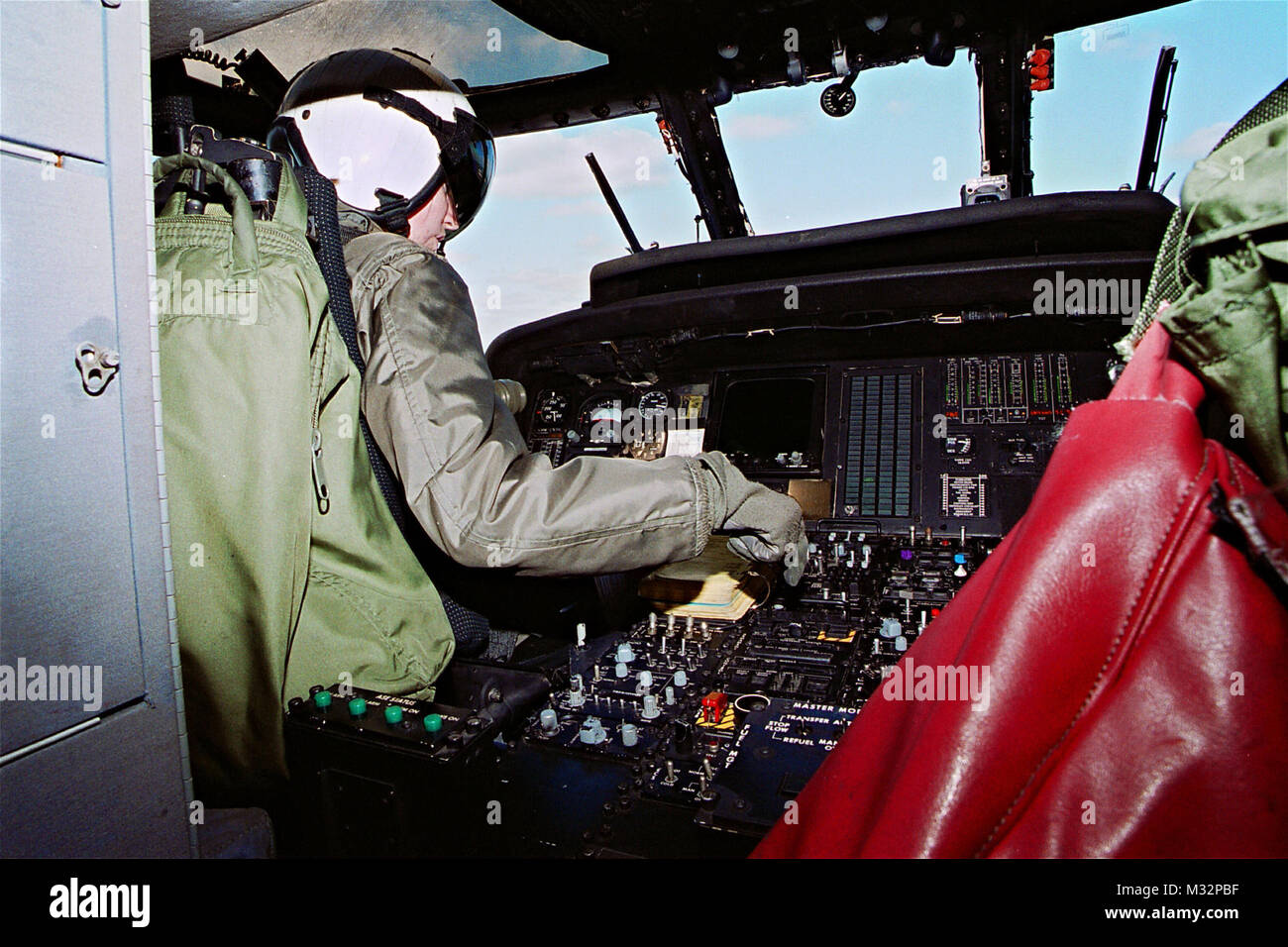 HSL-44 FLIGHT OVER MAYPORT AND SURROUNDING AREAS. MAKING A RIVER RUN 3/ ...