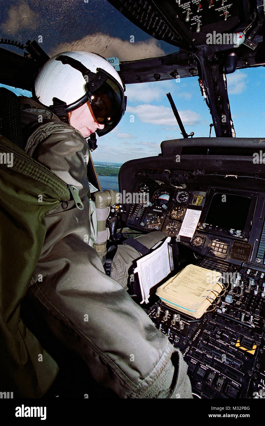 HSL-44 FLIGHT OVER MAYPORT AND SURROUNDING AREAS. MAKING A RIVER RUN 3/ ...