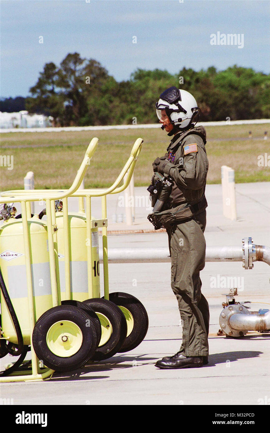 Hsl 44 sh 60 aircrew hi-res stock photography and images - Alamy