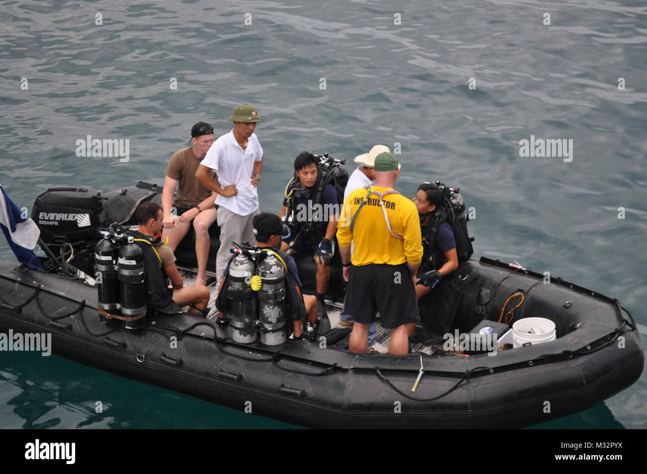Navy EOD works with Vietnamese Divers to Reduce Underwater Explosive ...