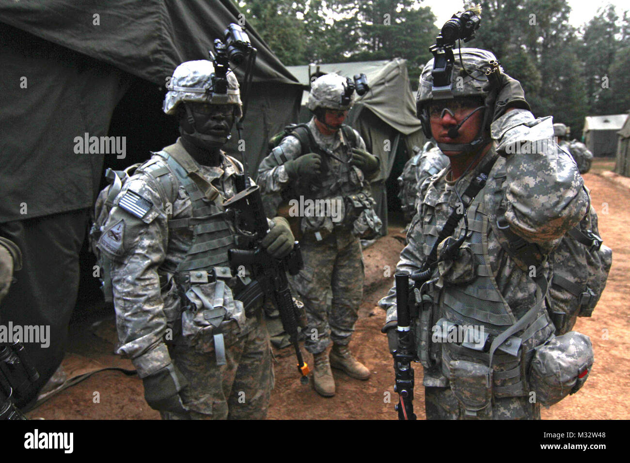 Soldiers from 5th Squadron, 1st Cavalry Regiment, 1st Stryker Brigade ...