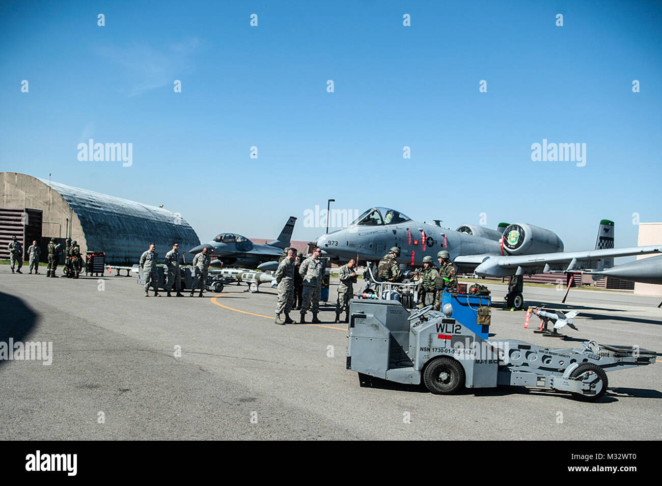 Load crew comp hi-res stock photography and images - Alamy