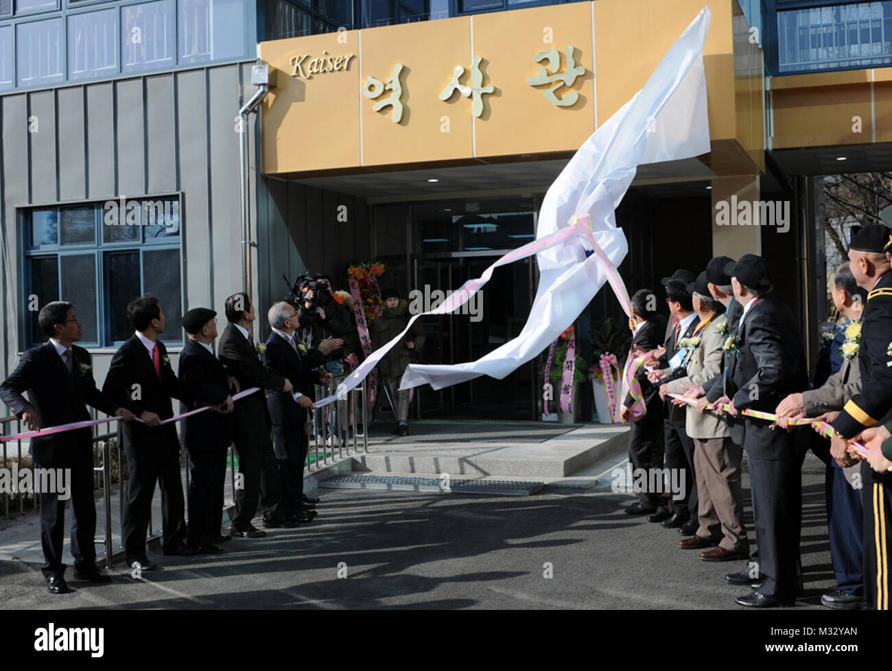 Korean graduation ceremony hi-res stock photography and images - Alamy