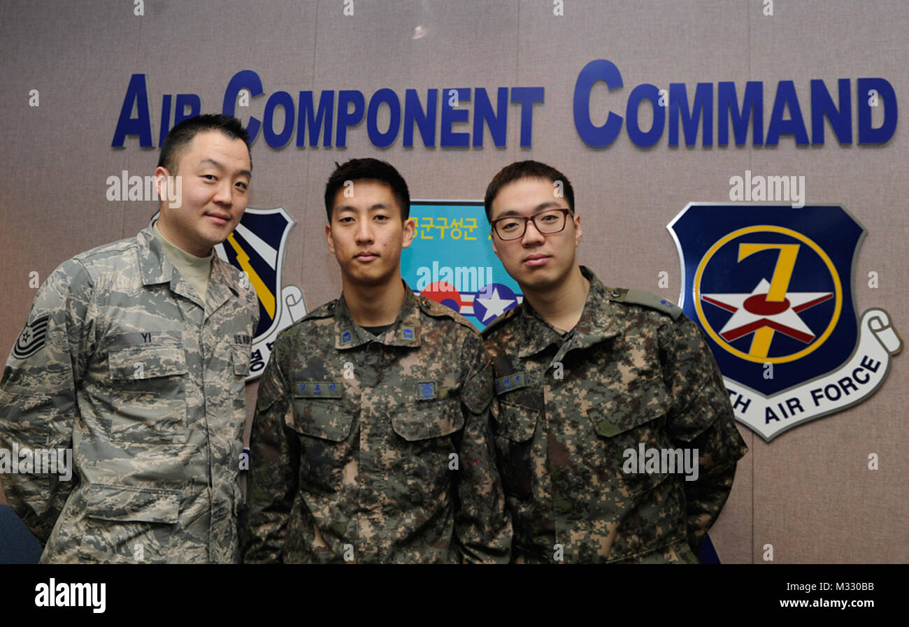 Linguist command center hi-res stock photography and images - Alamy