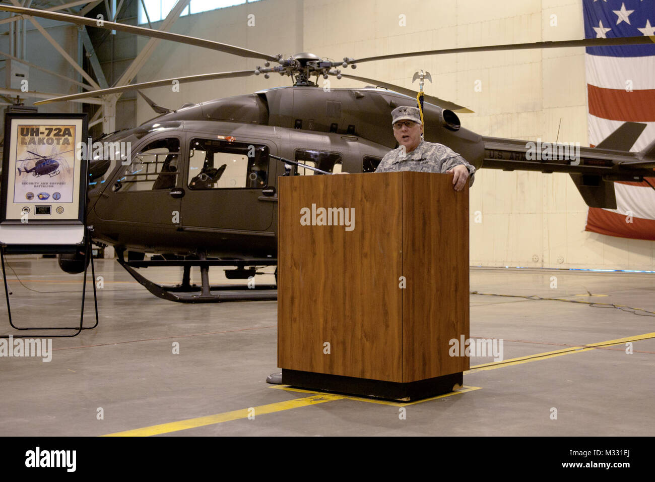 Single main rotor helicopter hi-res stock photography and images - Alamy