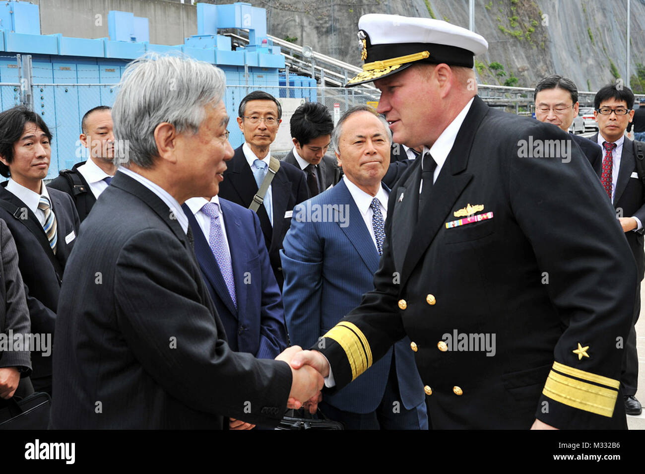 Battle Force 7th Fleet CC welcomes 56 Japanese civic leaders by #PACOM ...