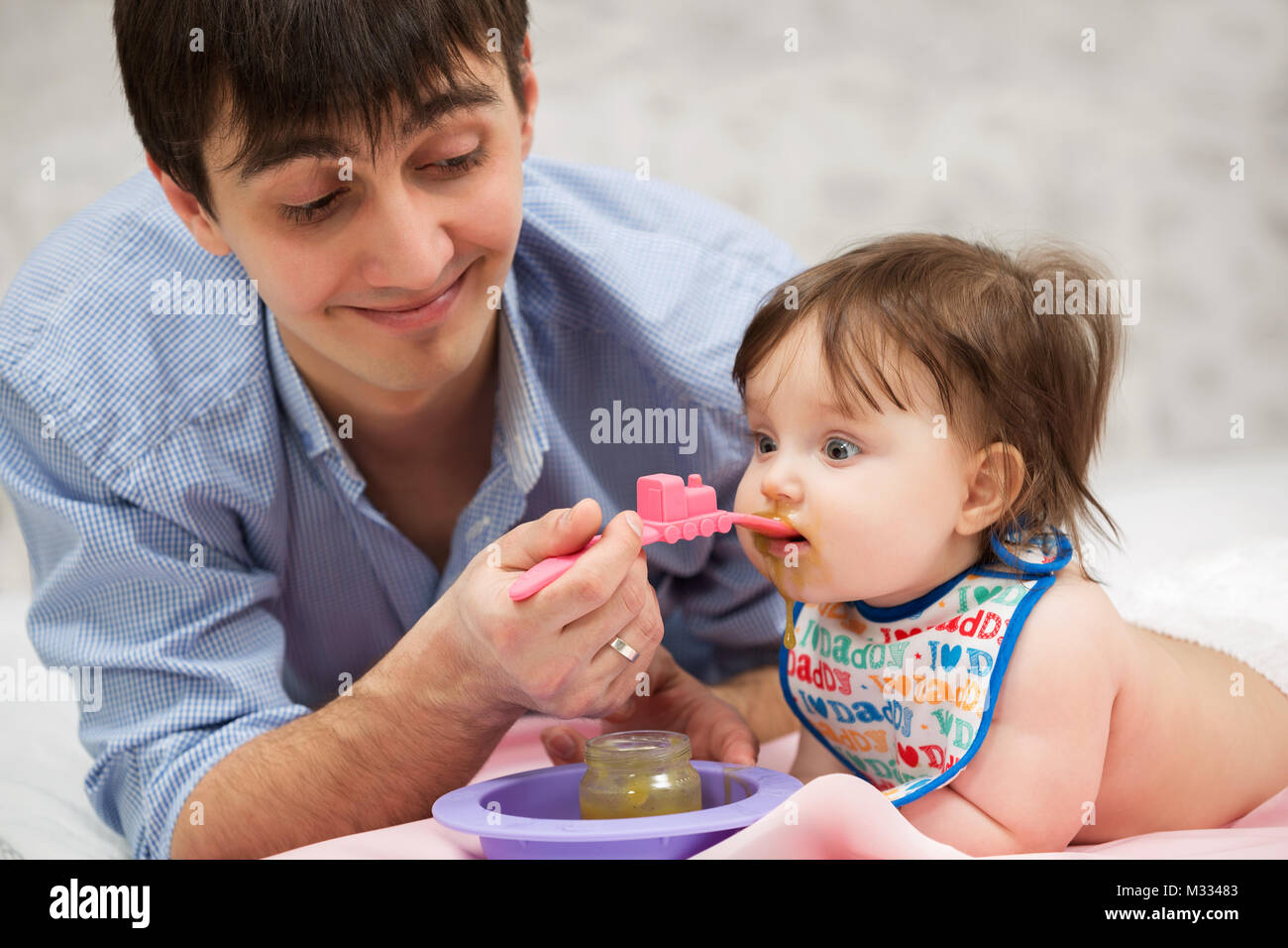 Feeding baby girl hi-res stock photography and images - Alamy