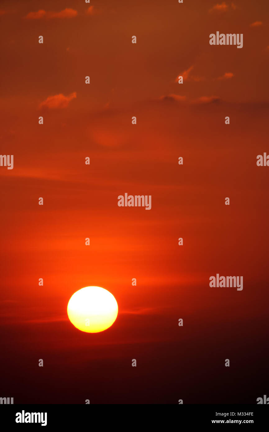 Large sun golden coastal hi-res stock photography and images - Alamy