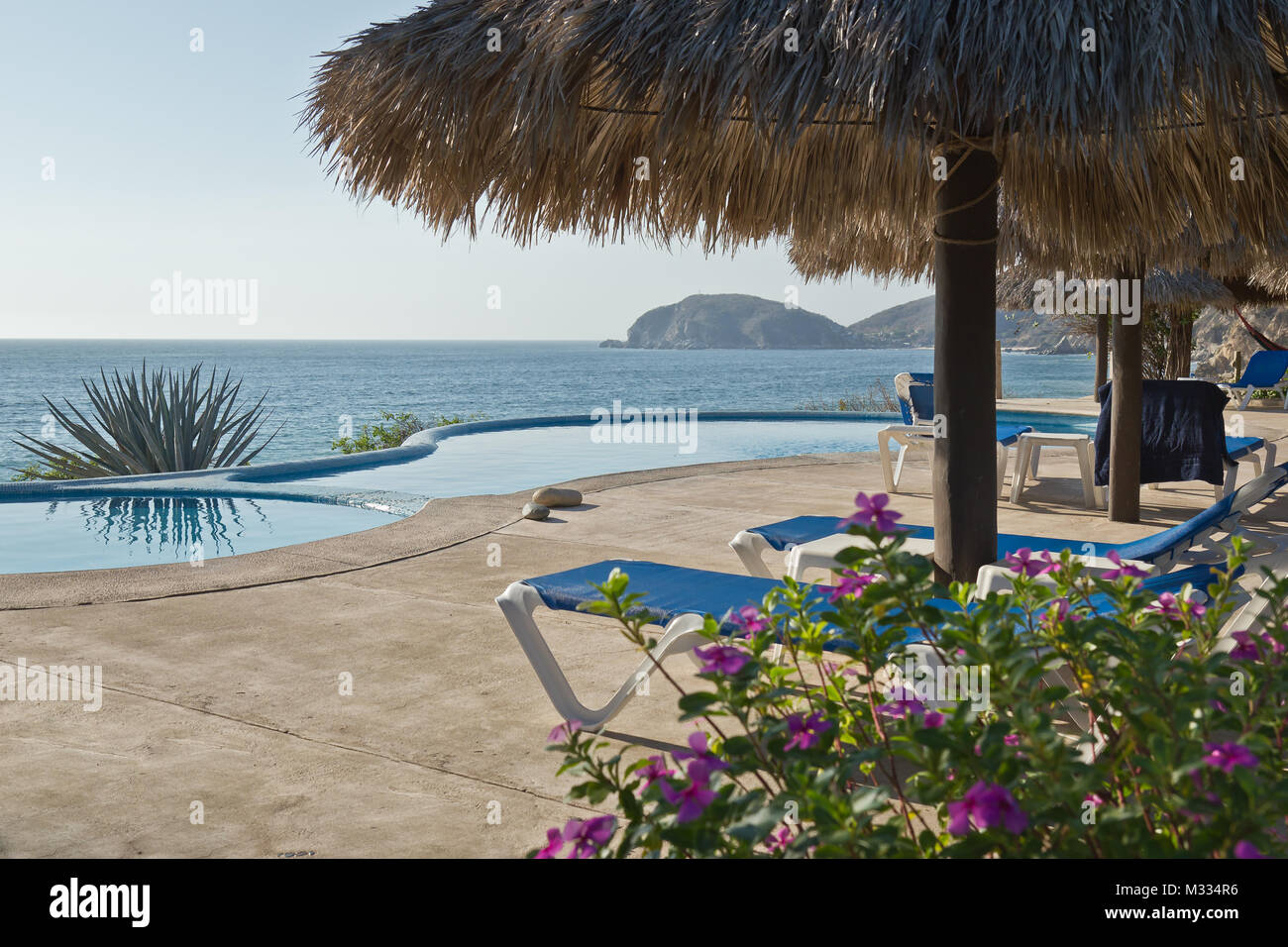 Swimming pool by the Pacific ocean, Mexico Stock Photo - Alamy