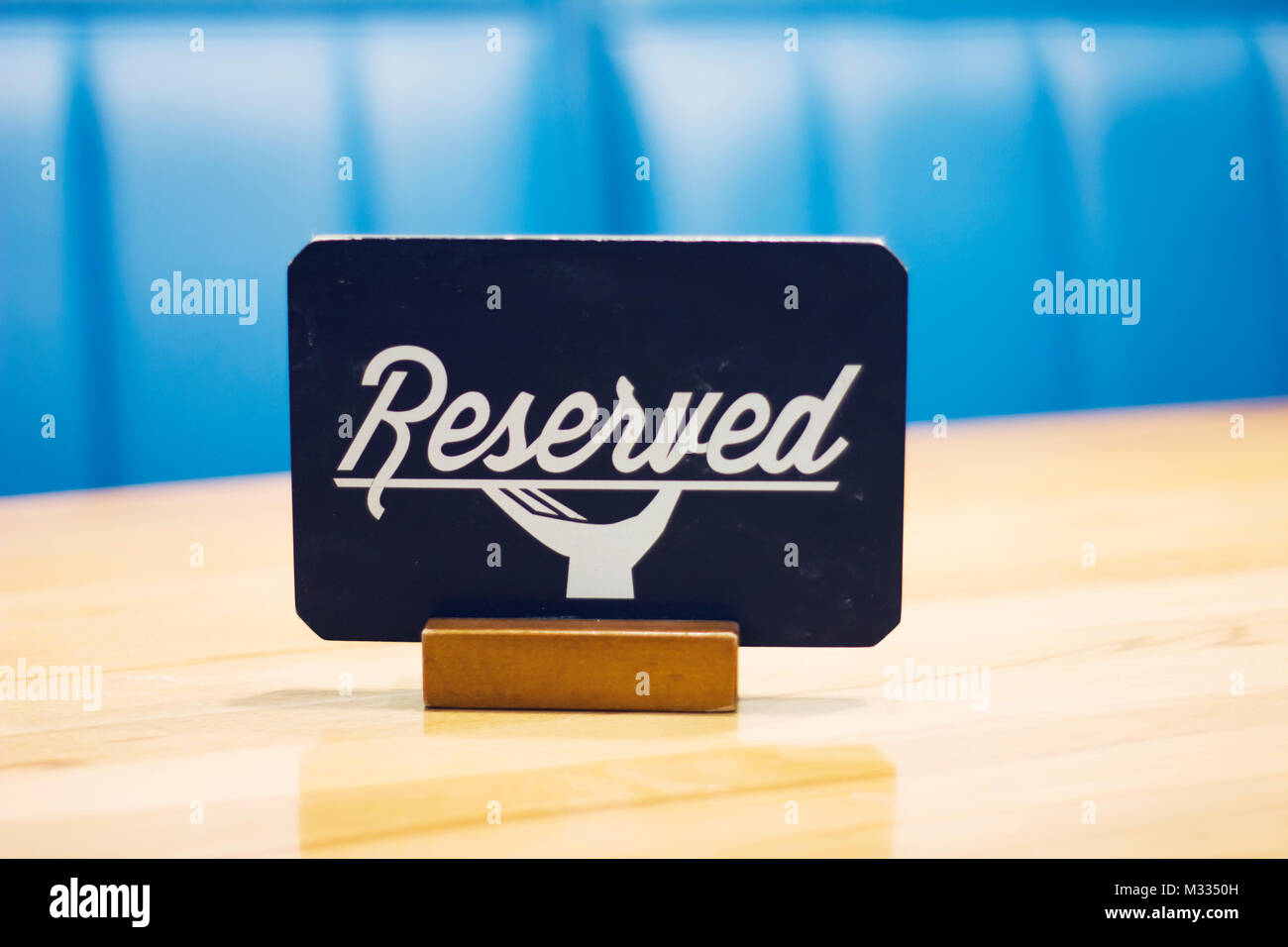 The sign Reserved on the empty table in a cafe Stock Photo - Alamy