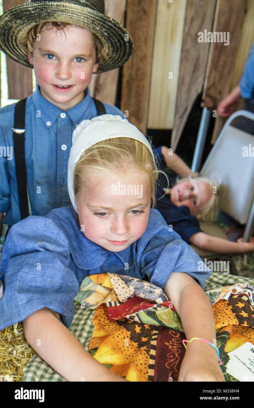 Amish Girls High Resolution Stock Photography and Images - Alamy