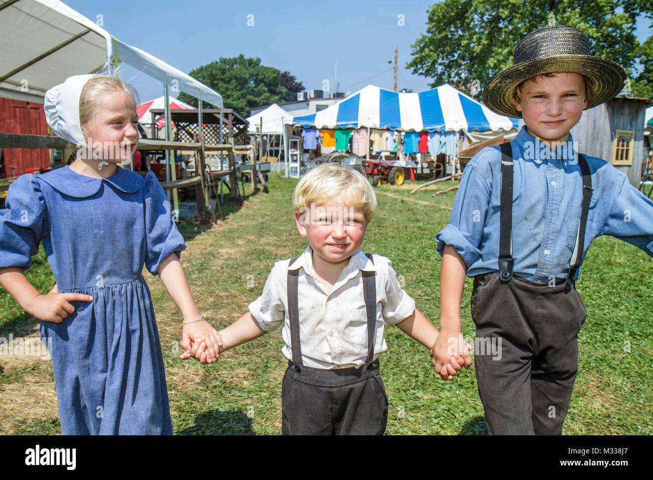 Amish girls High Resolution Stock Photography and Images - Alamy