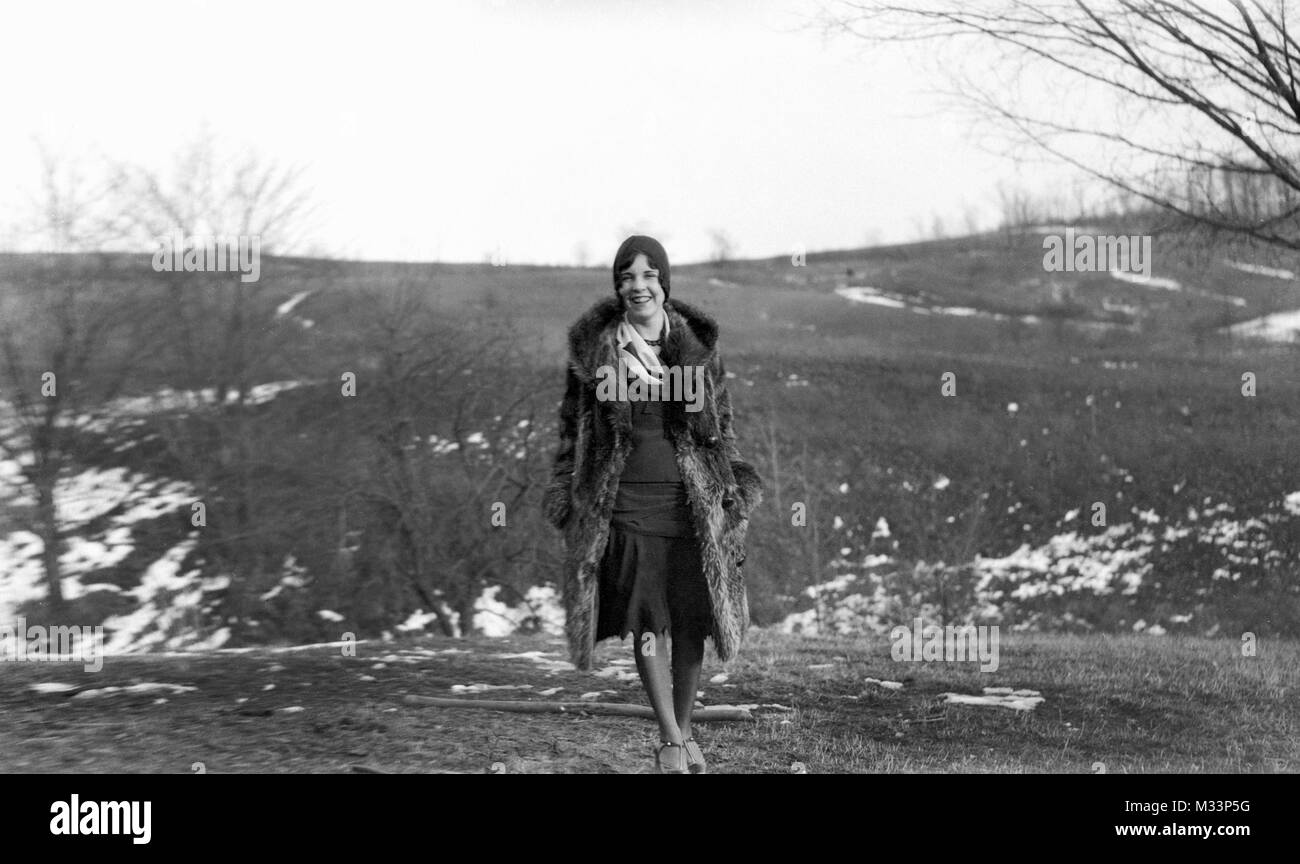 Flapper fashion 1920s winter hi-res stock photography and images - Alamy