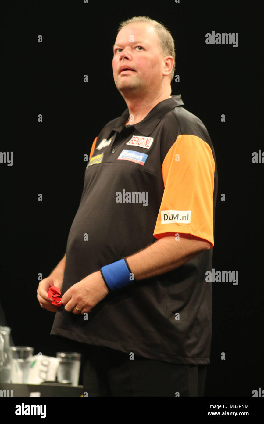 Van barneveld darts hi-res stock photography and images - Alamy