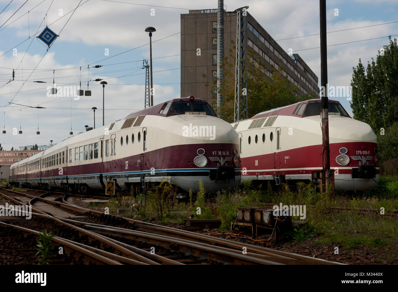 Zum bahnsteig hi-res stock photography and images - Alamy