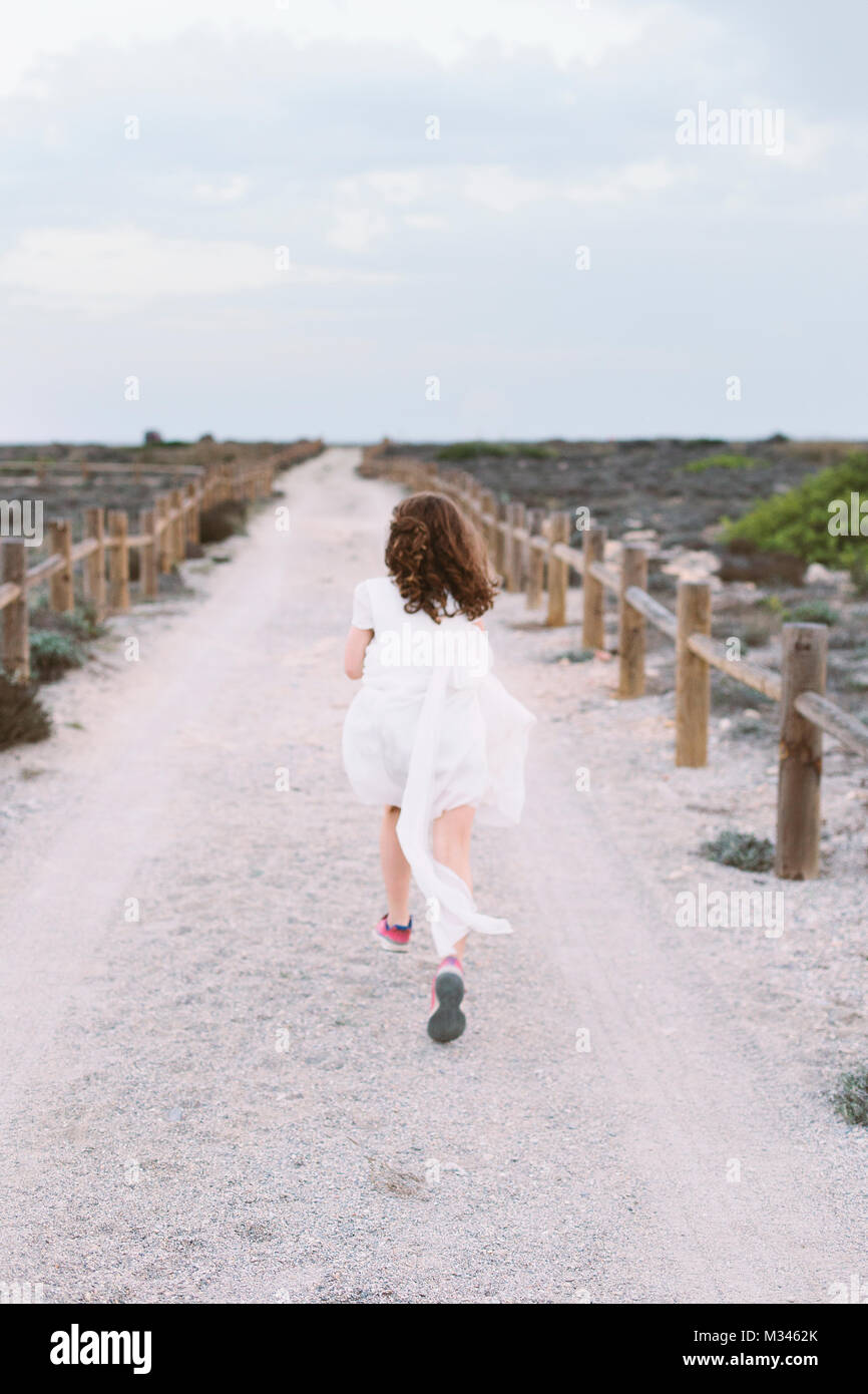 Road down to beach hi-res stock photography and images - Alamy