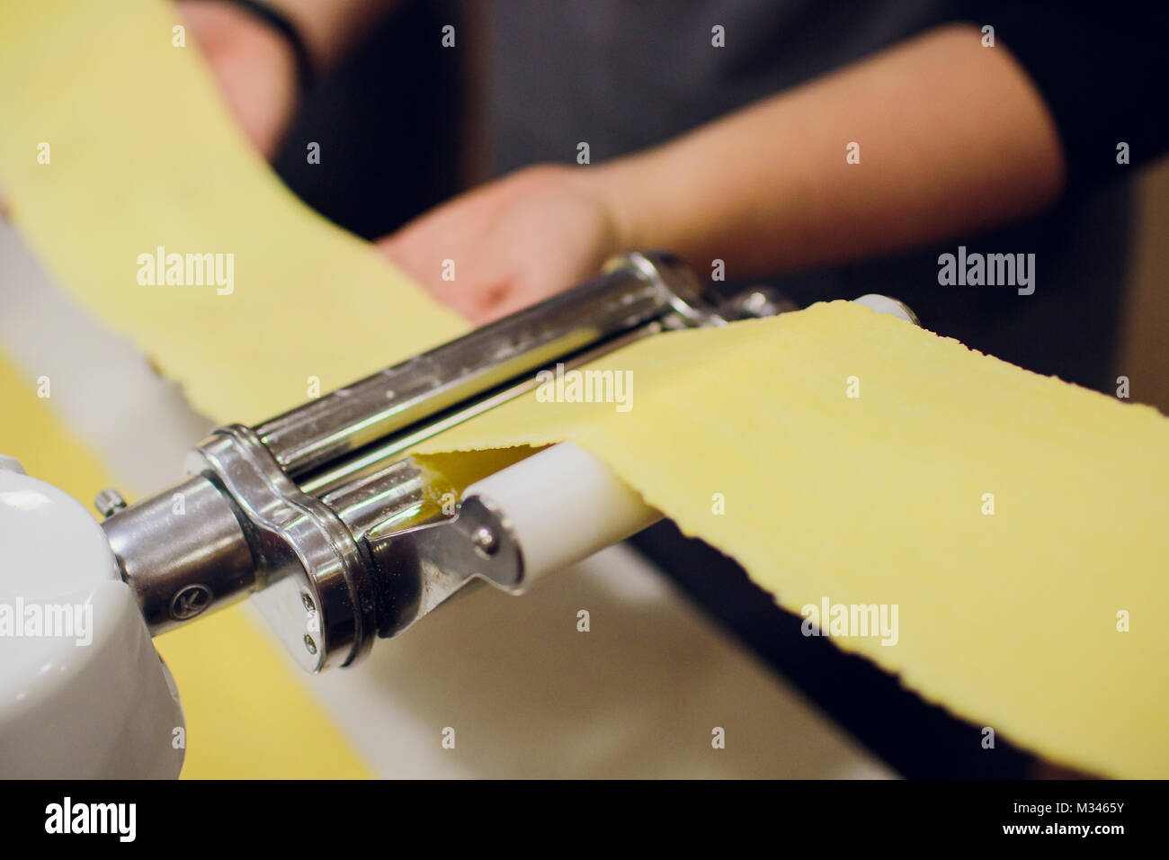 China hand pulled noodles hi-res stock photography and images - Alamy