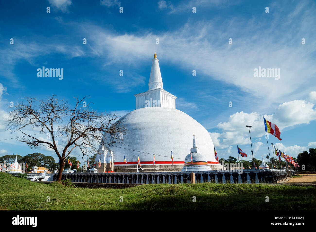 Ruwanwelisaya Stupa, Anuradhapura, Sri Lanka Stock Photo - Alamy