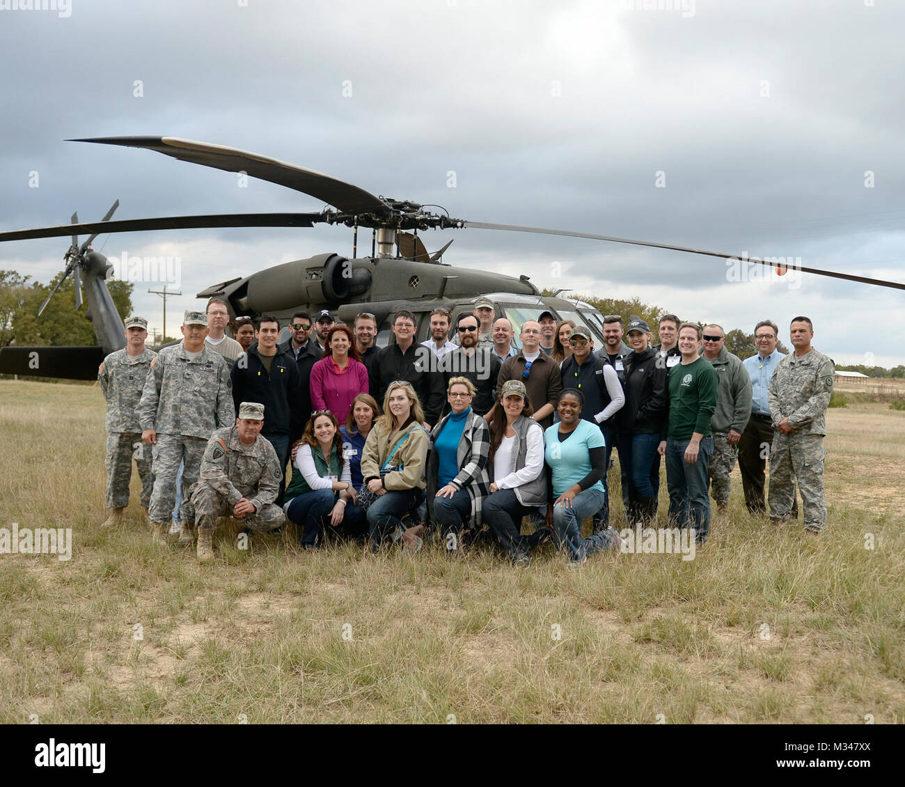 A Texas Army National Guard soldiers pose with federal and state ...