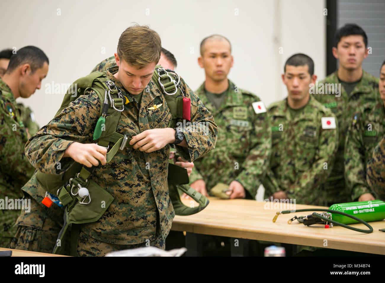 Staff Sgt. Mark Pins, a reconnaissance man with 1st Recon Bn., 1st ...