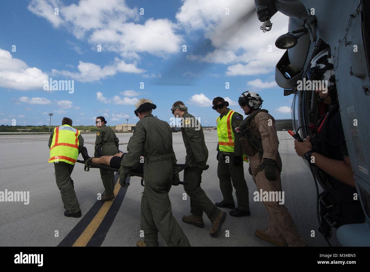 Aeromedical personnel from the U.S. Air Force and Royal Australian Air ...